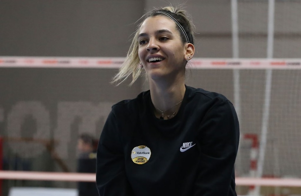 Aleksia Karutasu, sakatlanarak maça devam edemedi! - Voleybolun Renkli ...